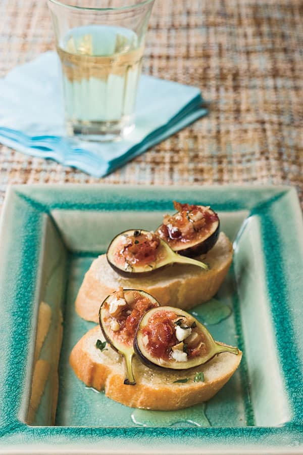 Baked Fig Crostini Recipe | Southern Living Plants